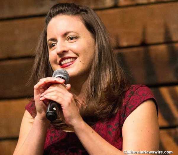 Stuttering Comedian Tells All in One Woman Show - California Newswire